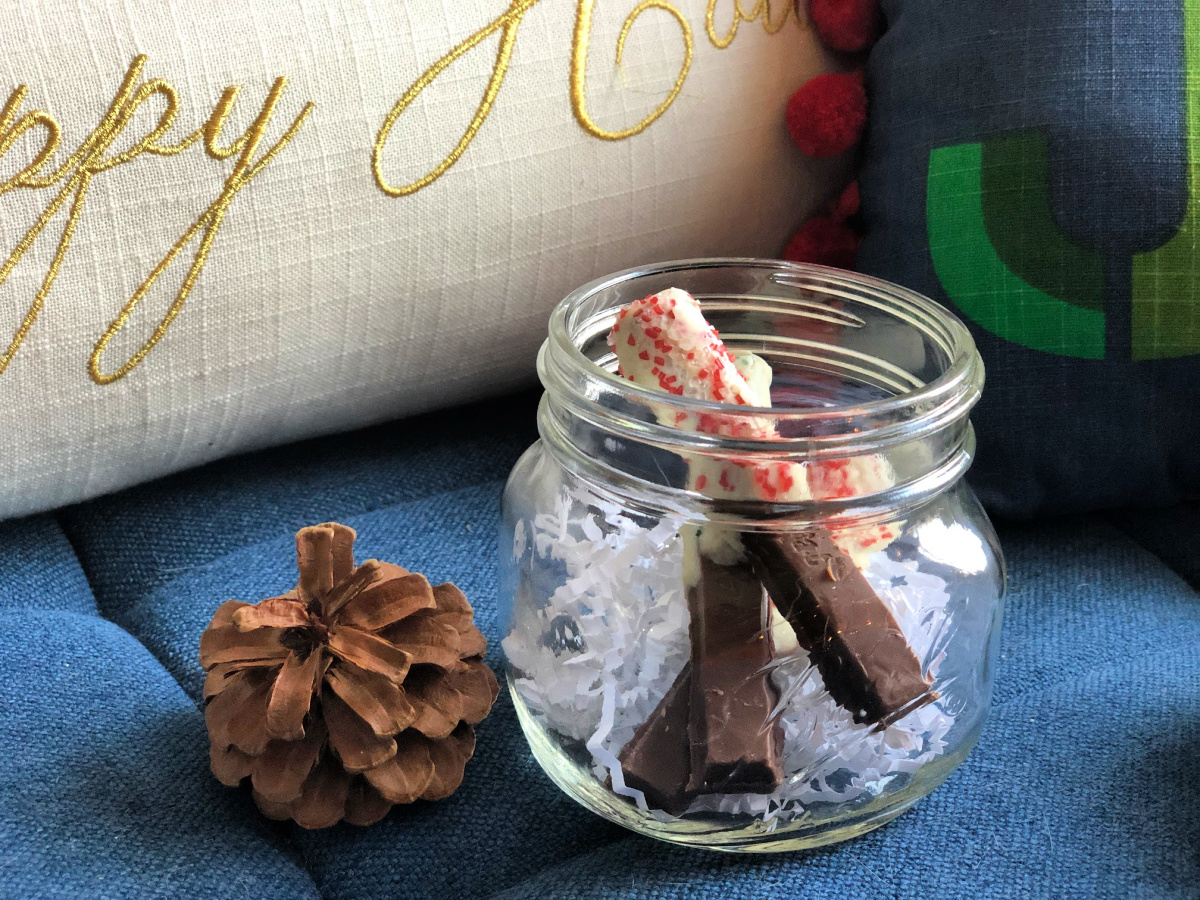 Sweet Idea: Dipped Kit Kat Mason Jar Holiday Gift Idea